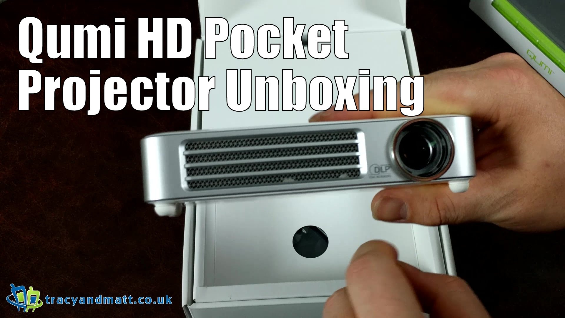 Qumi Q6 HD Pocket Projector Unboxing