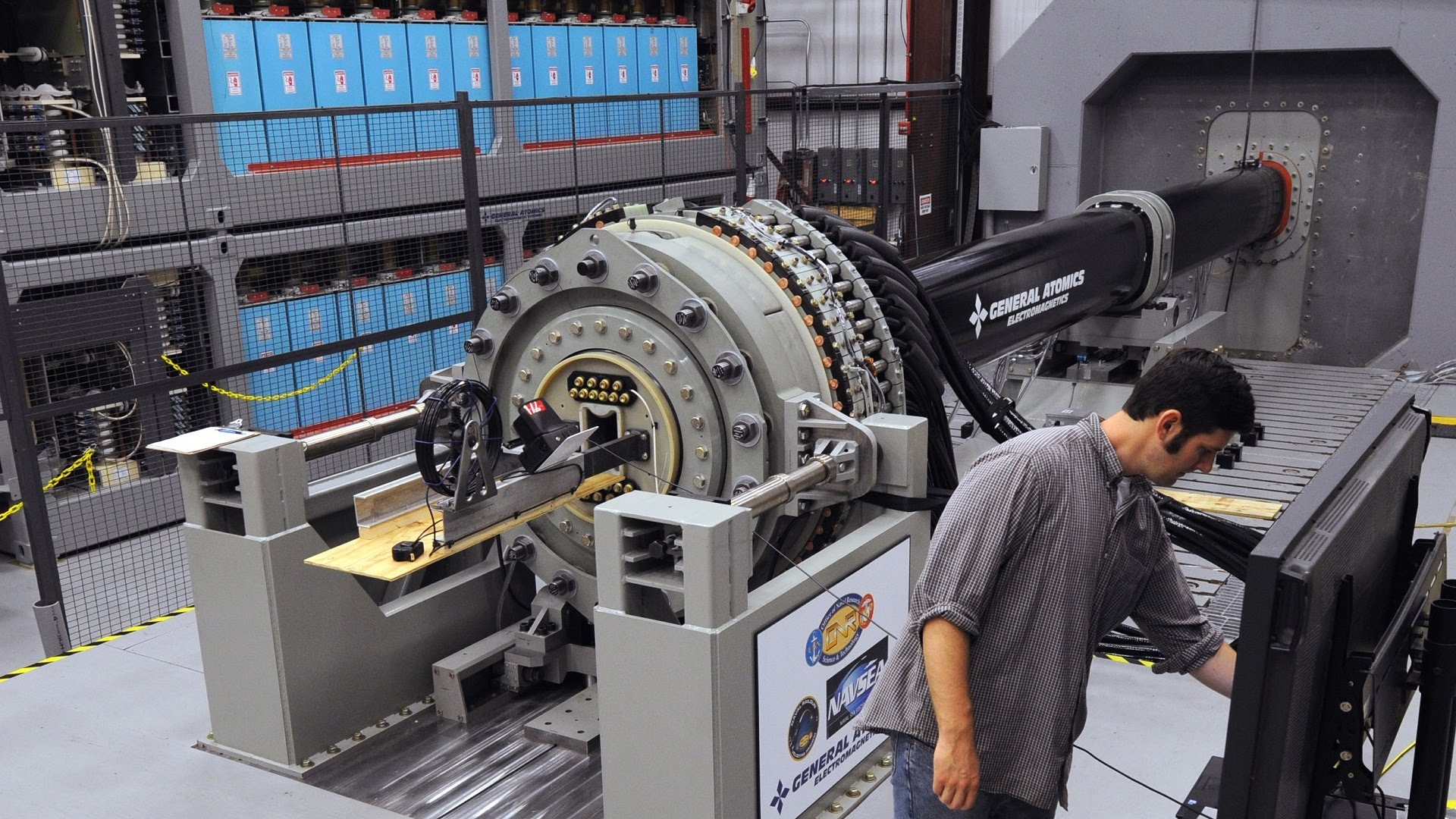 The Mega Powerful Electromagnetic Railgun - Shots Can Pass Through A Tank