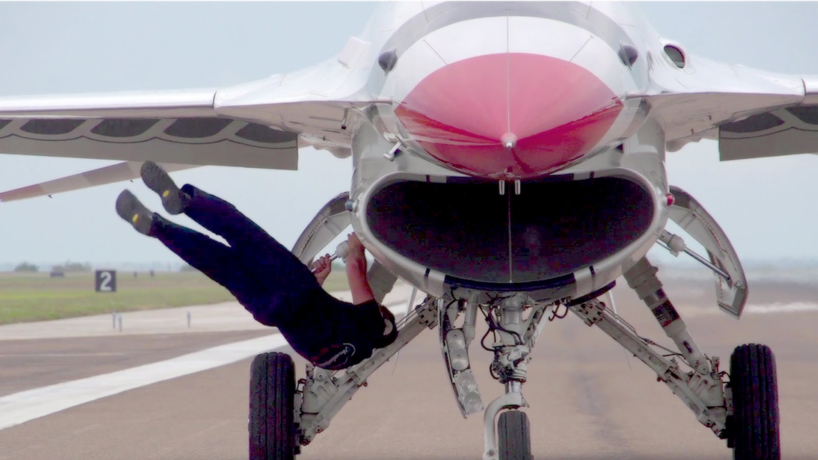 USAF Thunderbirds F-16 On The Flight Line – Pre-flight Checks/Takeoffs ...