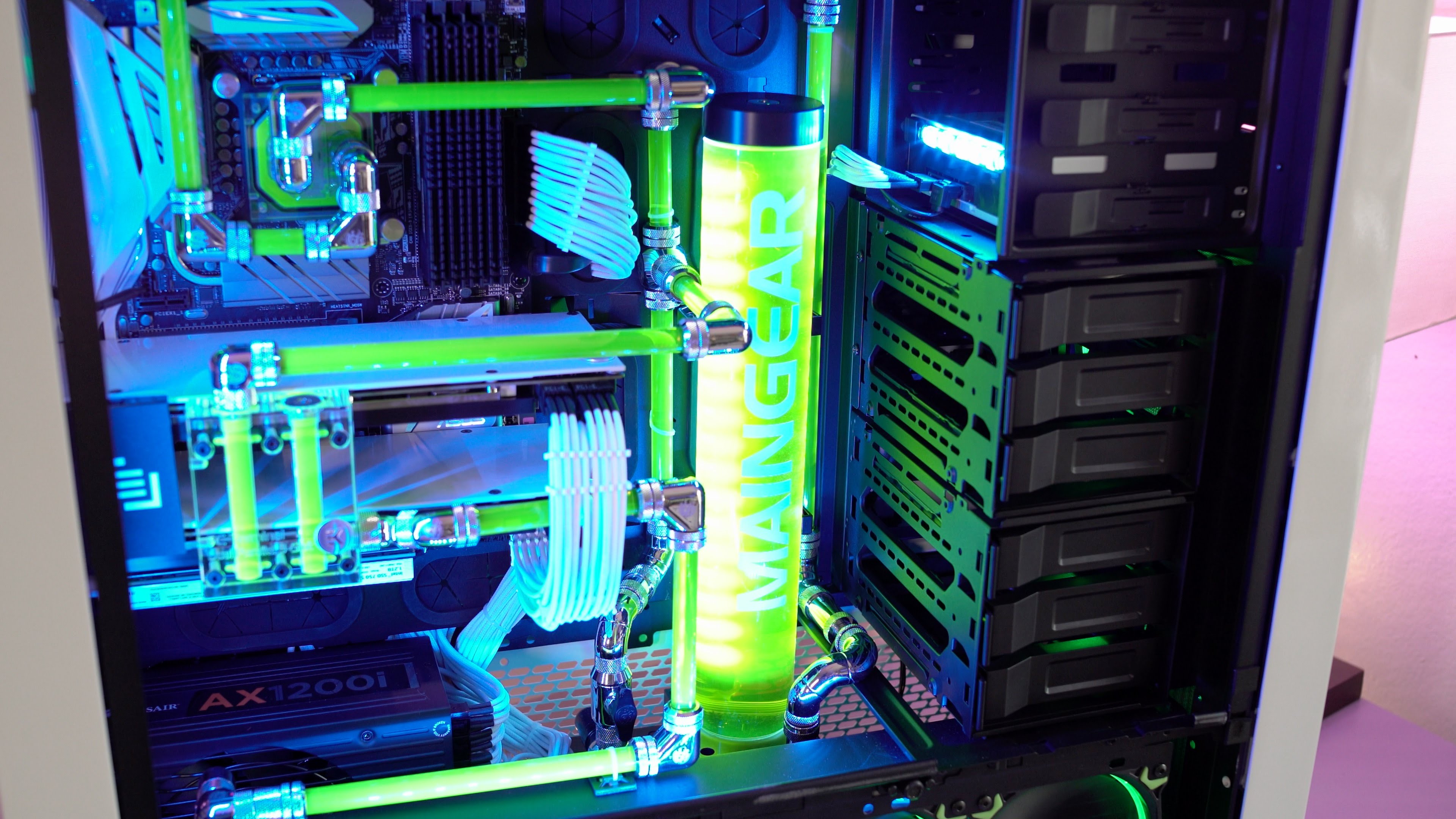 WHITE LIGHTNING Custom 5 000 Gaming PC Build WHITE LIGHTNING Custom 5 000 Gaming PC Build