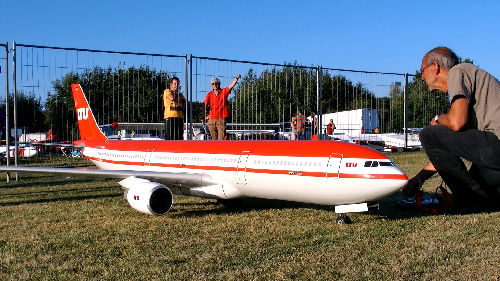 AIRBUS A330-300 LTU GIGANTIC RC AIRLINER MODEL JET DEMO FLIGHT / RC ...