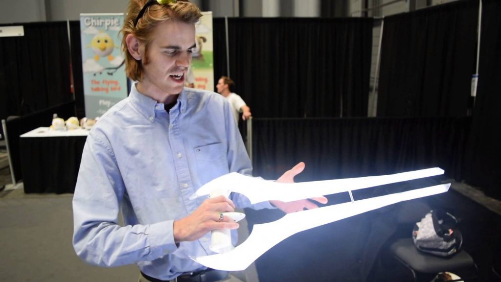 Toy Fair 2016: ENERGY SWORD PROP (Nth Light Technology)
